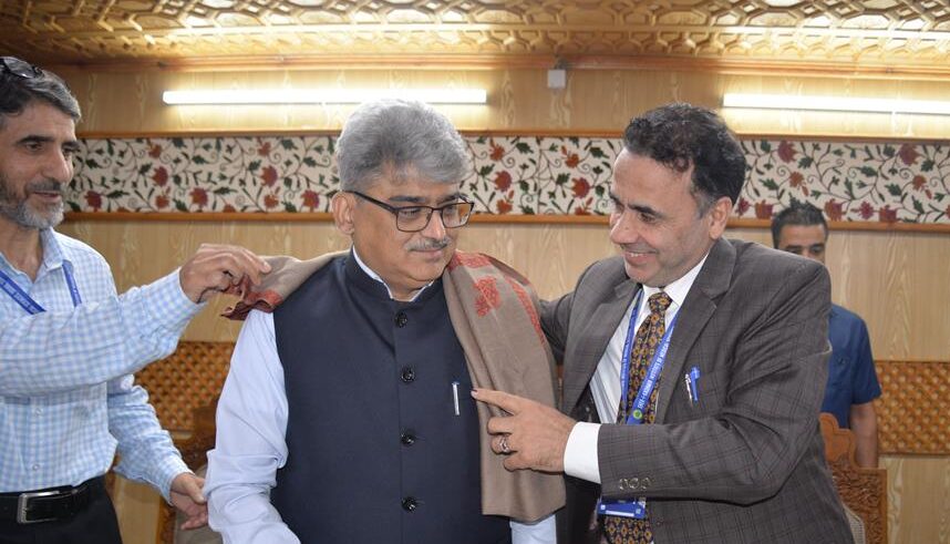 Chief Secretary J&K Shri Atal Dulloo Visits SKIMS, Assures Full Suppor ...